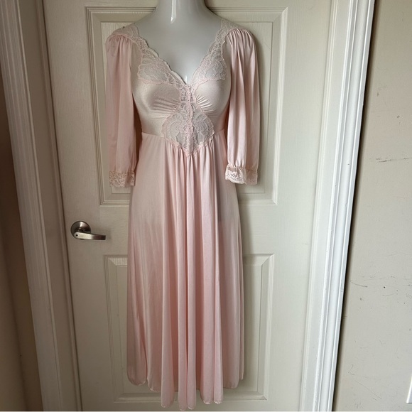 Olga | Intimates & Sleepwear | Vintage Olga Small Peach Satin Nightgown ...